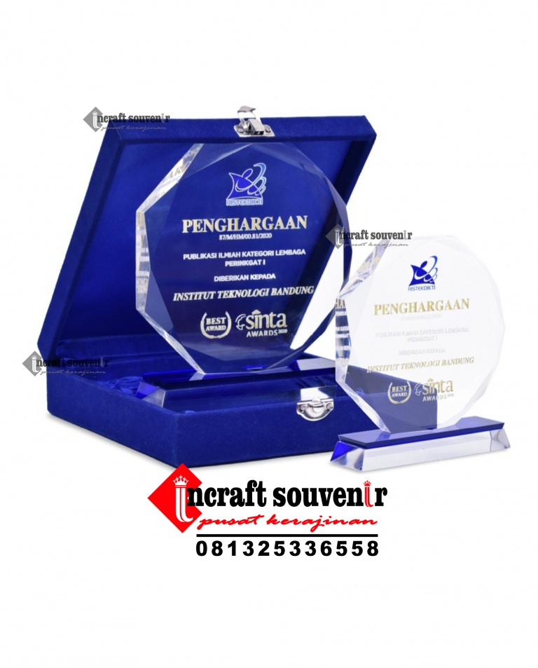 PLAKAT SOUVENIR AKRILIK PENGHARGAAN | galeriakrilik.com